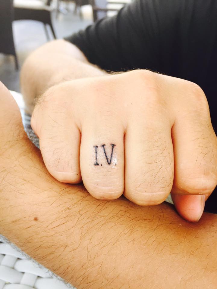 Двусмысленная татуировка: Monatik обручился? (Фото)